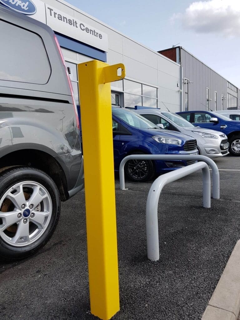 Heavy duty manual swing gate - Bollard Street